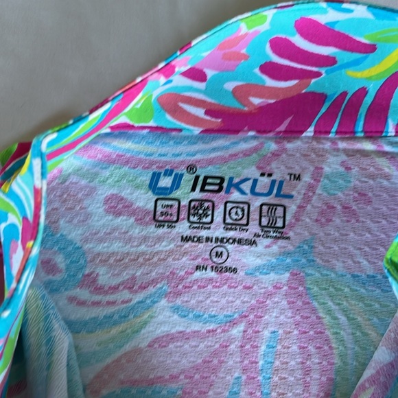 IBKUL | Tops | Ibkul Short Sleeve Zip Mock Neck Top In Aubrey Candy ...